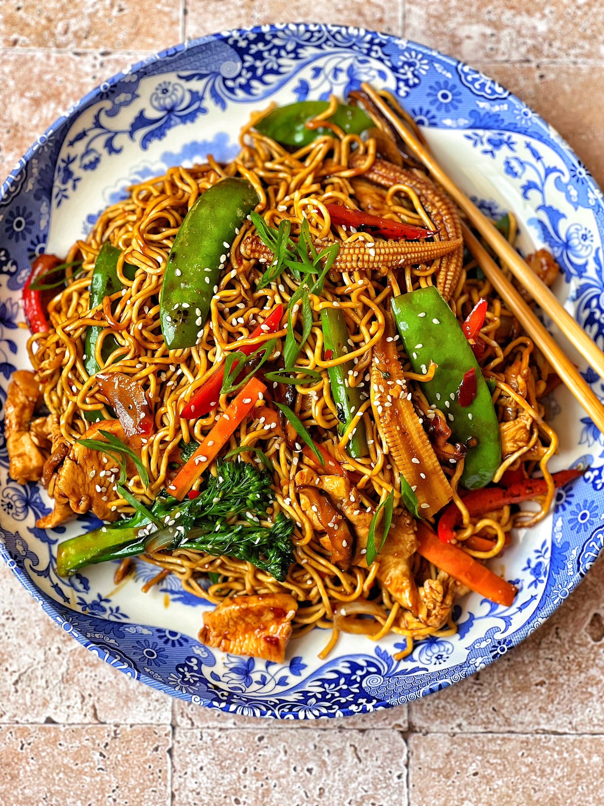 Chicken Noodle Stirfry Mamaghanouj